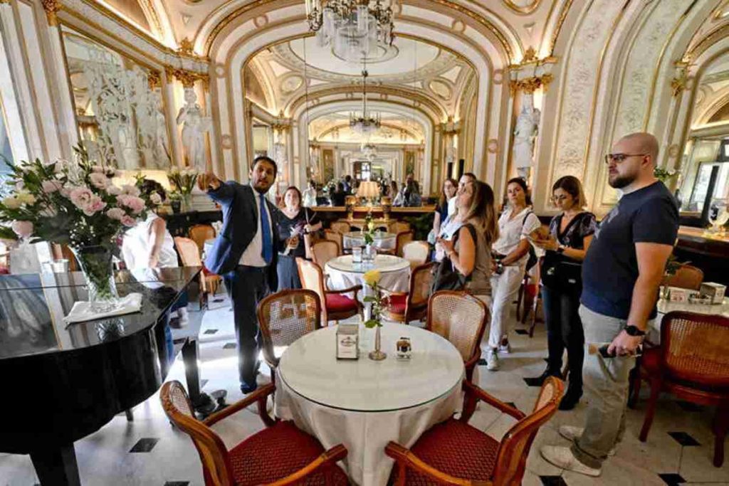 Il caffè gambrinus di napoli riapre le porte ai suoi storici saloni ...